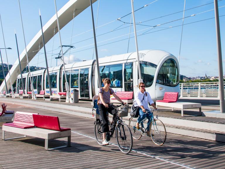 GETTING AROUND IN LA CONFLUENCE | Lyon Confluence