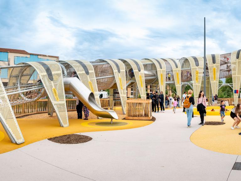 Une aire de jeu monumentale livrée en juillet 2024 | Lyon Confluence